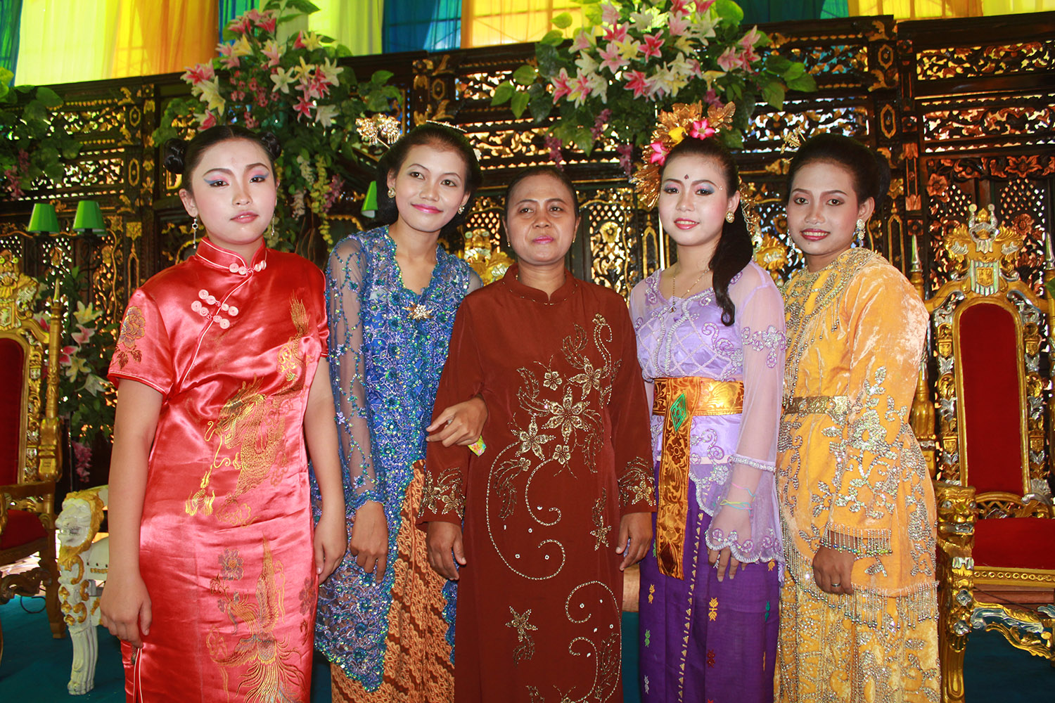 Berpakaian Adat di Pesta Rakyat Desa Parit Baru – Siti Mustiani